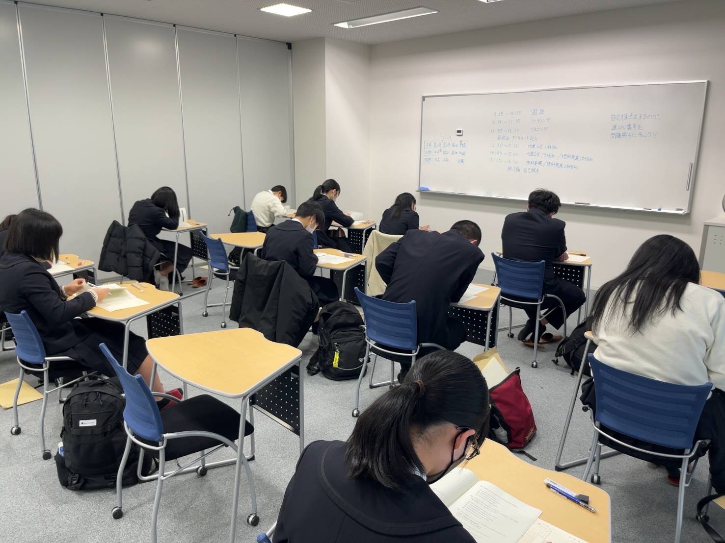 2年生 進研共通模試が行われました。 - 金沢学院大学附属高等学校